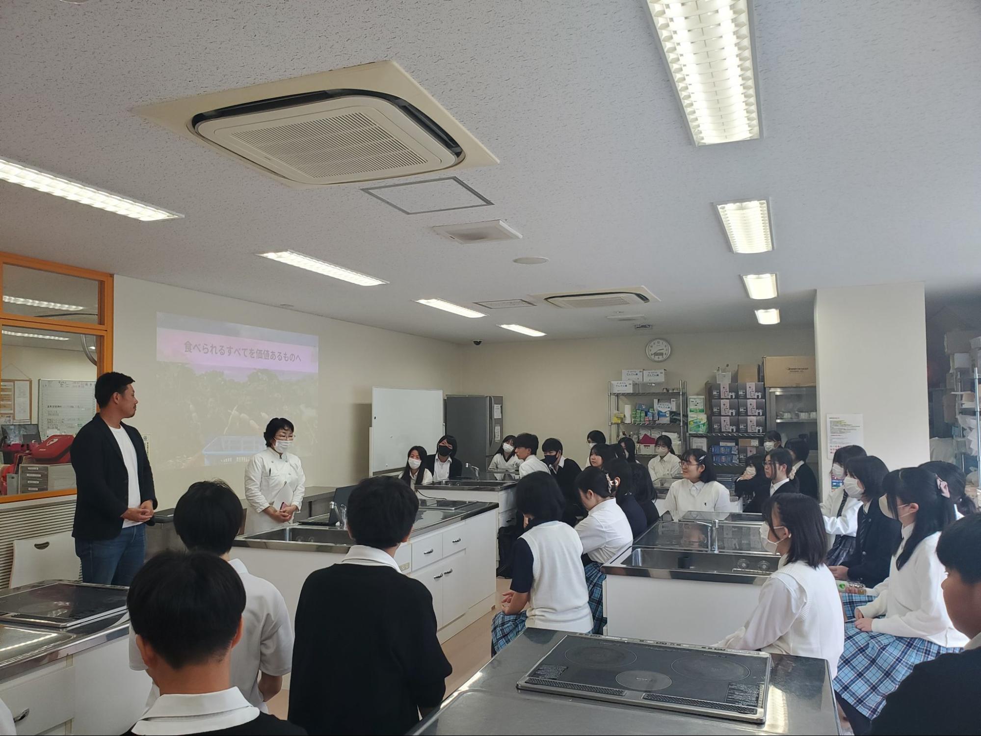 【SDGs教育×製菓販売ゼミ】「規格外レンコンをアップサイクルしたHASKOを学ぶ」——合同会社ハスラボがクラーク記念国際高等学校 横浜青葉 ...